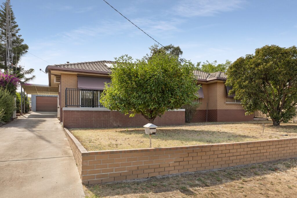 Charming One-Owner Home on a Spacious 1,060m² Block - STEP UP PROPERTY ...